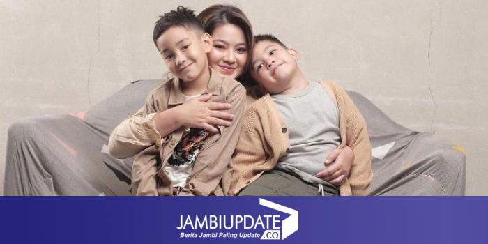 Begini Isyarat Sherrin Tharia, Mantan Istri Zumi Zola Sebelum Lepas Hijab