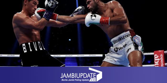 Ngenes Banget! Petinju Dmitry Bivol Nodai Rekor Tak Terkalahkan Gilberto Ramirez
