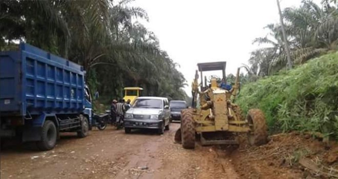 Sejumlah Alat Berat di Merangin Diturunkan