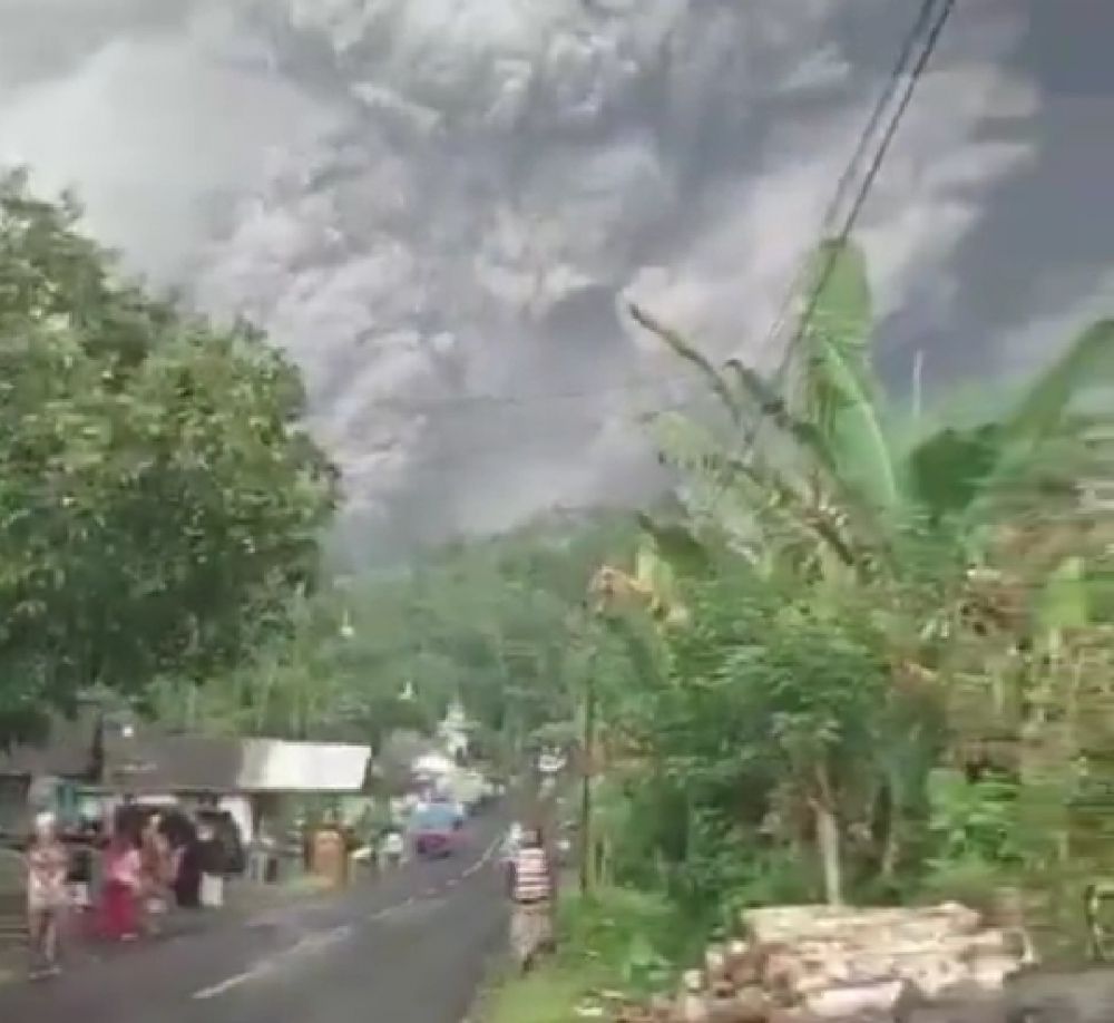 Sejarah Panjang Letusan Gunung Semeru